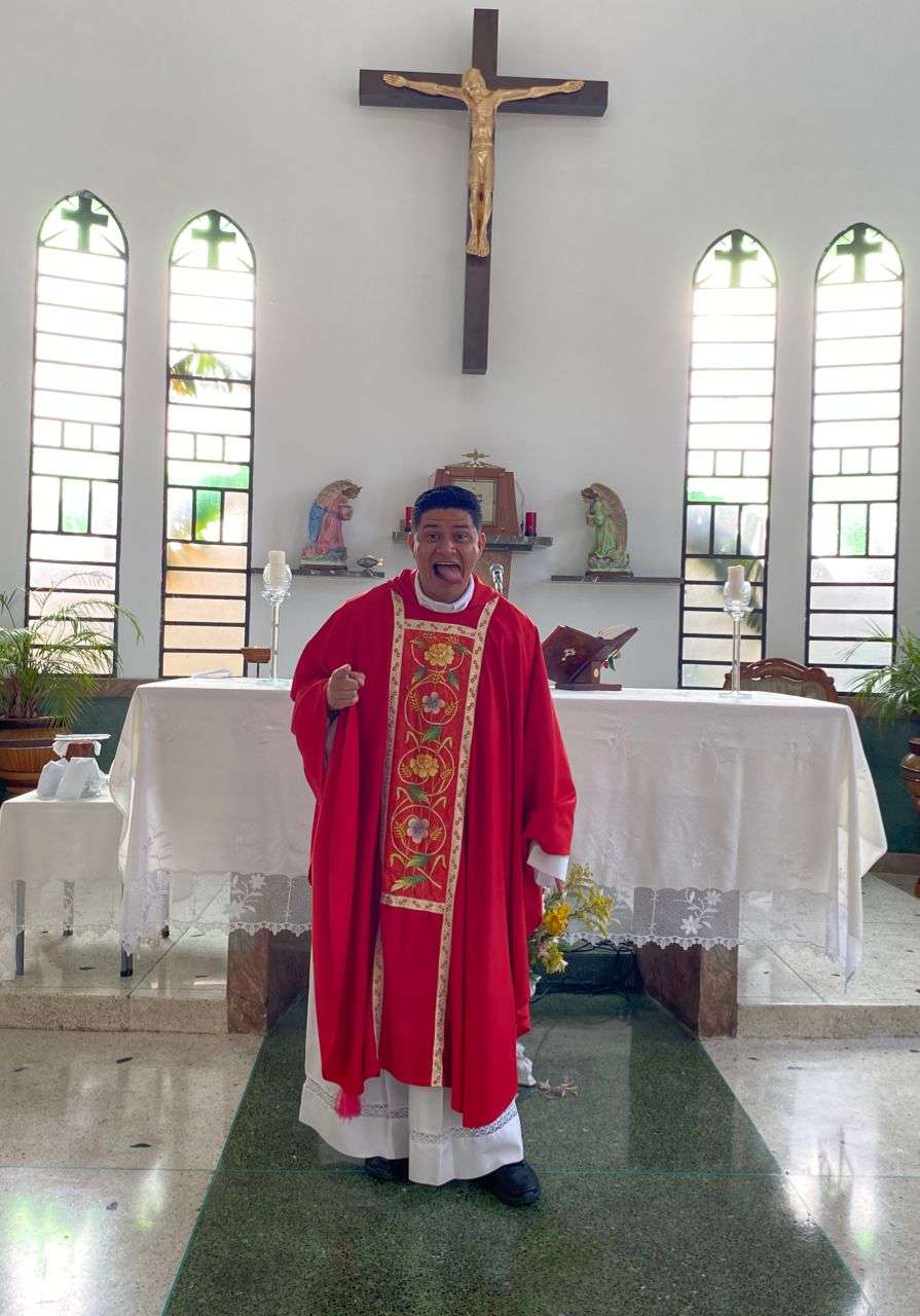 Eucaristía despedida Padre Felipe David